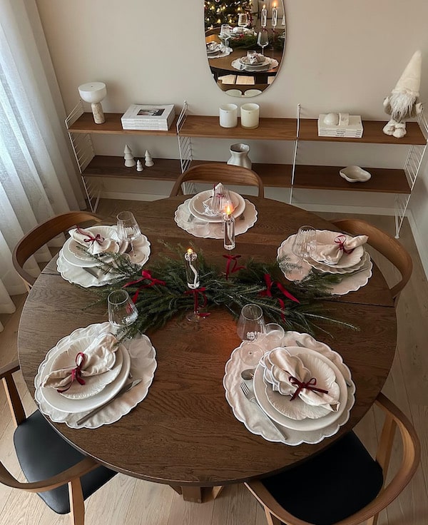 Simple Elegant Christmas Table Decoration Ideas - Setting For Four ...